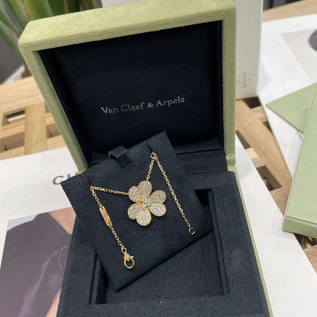 Van Cleef & Arpels 18K Yellow Gold Frivole Pendant Necklace Diamonds ...
